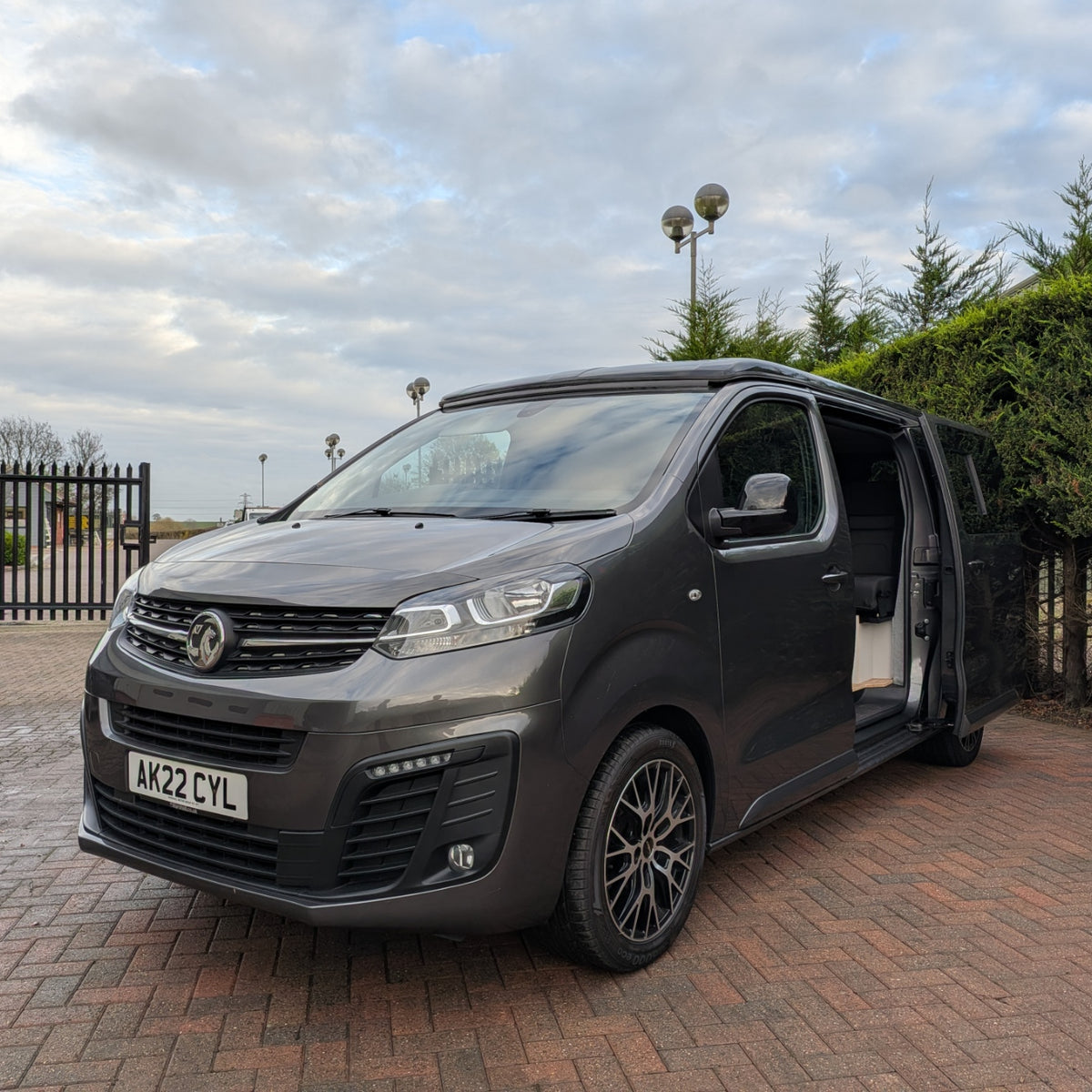 VAUXHALL VIVARO 2022 F2700 SPORTIVE S/S TD GREY – Pebbl Leisure